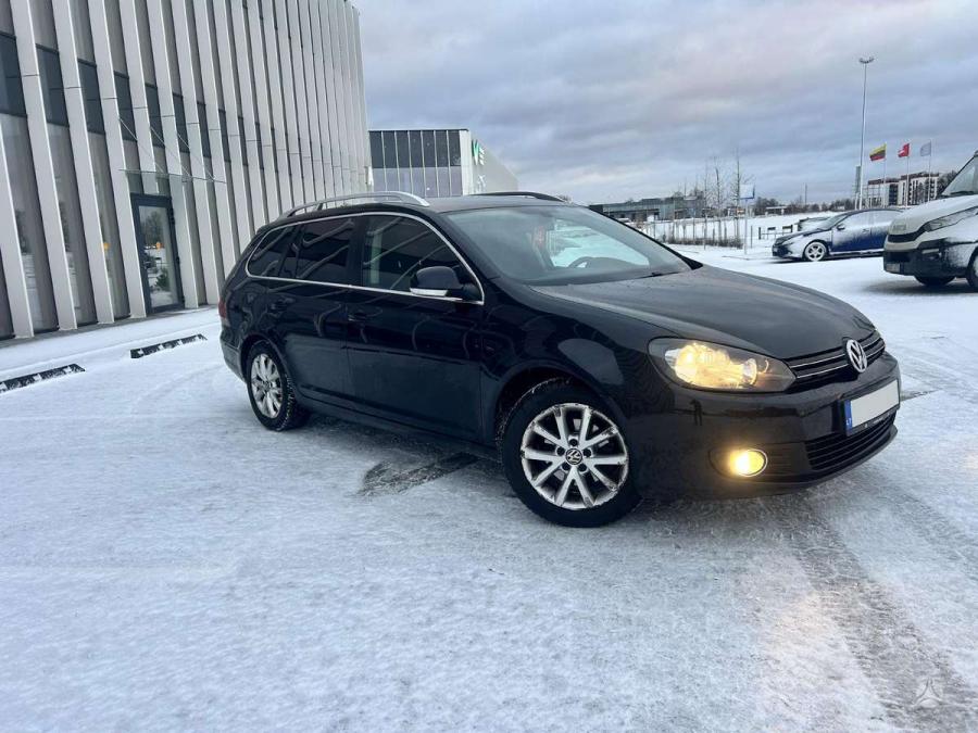 Black Volkswagen Golf 2011 in Vilnius, with an engine capacity of 1.60 L and mileage of 327 thousand km for 3000 €, photo 4 on AUTOMOTO.COM.LV