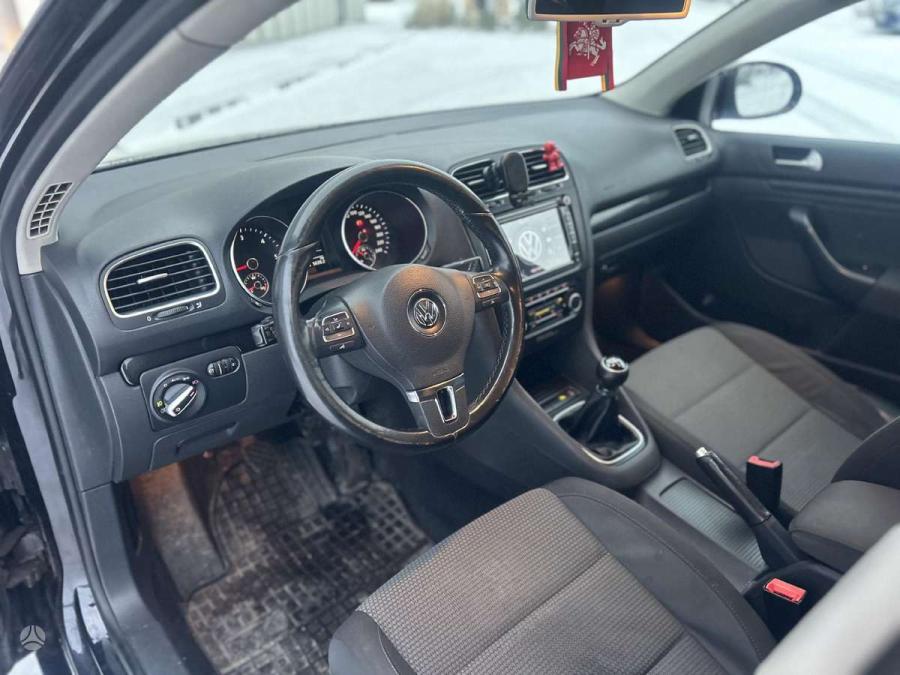 Black Volkswagen Golf 2011 in Vilnius, with an engine capacity of 1.60 L and mileage of 327 thousand km for 3000 €, photo 10 on AUTOMOTO.COM.LV