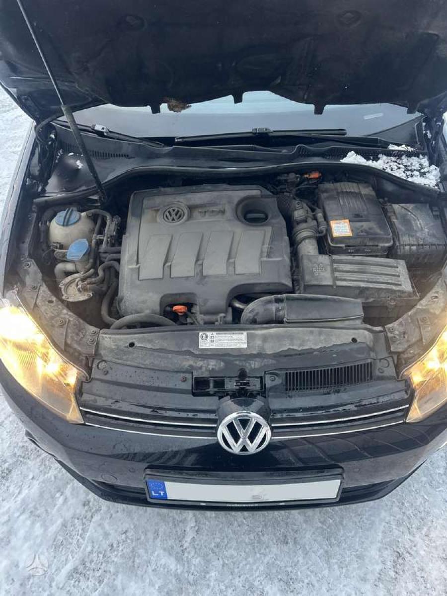 Black Volkswagen Golf 2011 in Vilnius, with an engine capacity of 1.60 L and mileage of 327 thousand km for 3000 €, photo 12 on AUTOMOTO.COM.LV