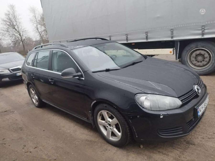 Black Volkswagen Golf 2011 in Panevezys, with an engine capacity of 1.60 L and mileage of 237 thousand km for 2500 €, photo 1 on AUTOMOTO.COM.LV
