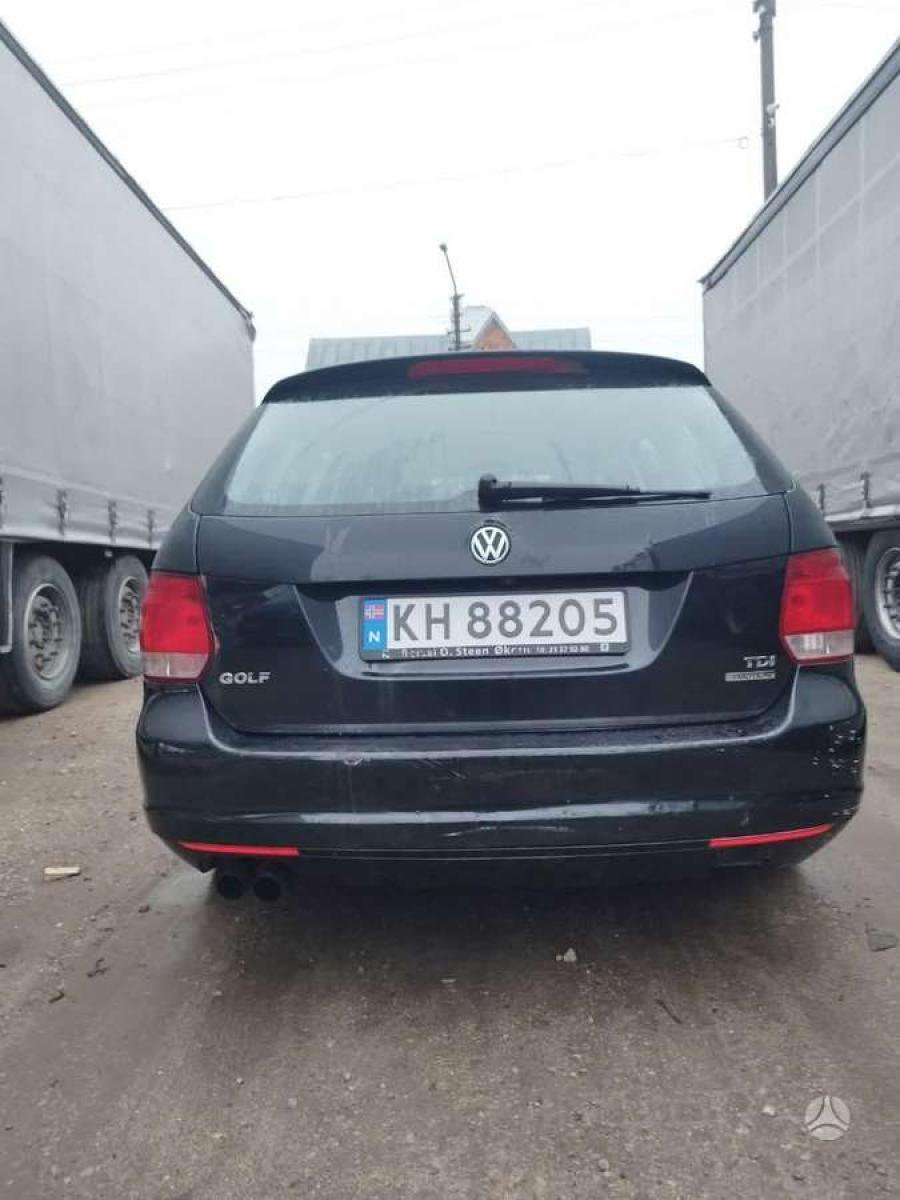 Black Volkswagen Golf 2011 in Panevezys, with an engine capacity of 1.60 L and mileage of 237 thousand km for 2500 €, photo 2 on AUTOMOTO.COM.LV