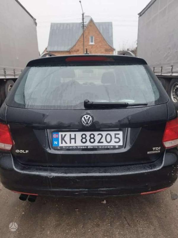 Melns Volkswagen Golf 2011 Panevēža, ar dzinēja tilpumu 1.60 L un nobraukumu 237 tūkst. km par 2500 €, foto 6 vietnē AUTOMOTO.COM.LV