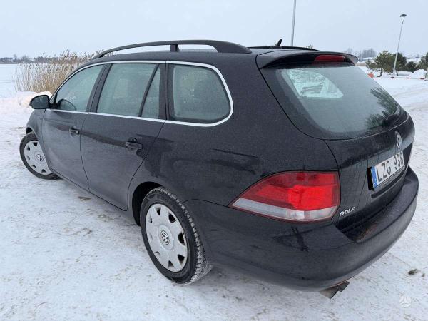 Black Volkswagen Golf 2011 in Klaipeda, with an engine capacity of 1.39 L and mileage of 177 thousand km for 3700 €, photo 3 on AUTOMOTO.COM.LV