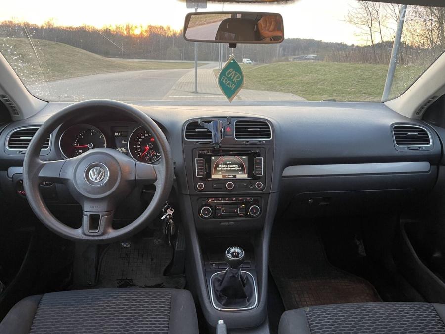 Black Volkswagen Golf 2011 in Vilnius, with an engine capacity of 1.60 L and mileage of 264 thousand km for 2400 €, photo 1 on AUTOMOTO.COM.LV