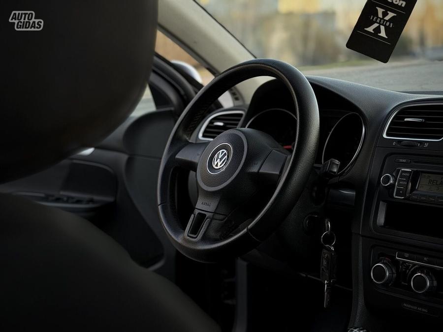 Melns Volkswagen Golf 2011 Šauļi, ar dzinēja tilpumu 1.60 L un nobraukumu 267 tūkst. km par 2650 €, foto 14 vietnē AUTOMOTO.COM.LV