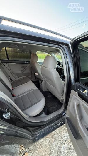 Black Volkswagen Golf 2011 in Kaunas, with an engine capacity of 1.60 L and mileage of 249 thousand km for 3300 €, photo 8 on AUTOMOTO.COM.LV
