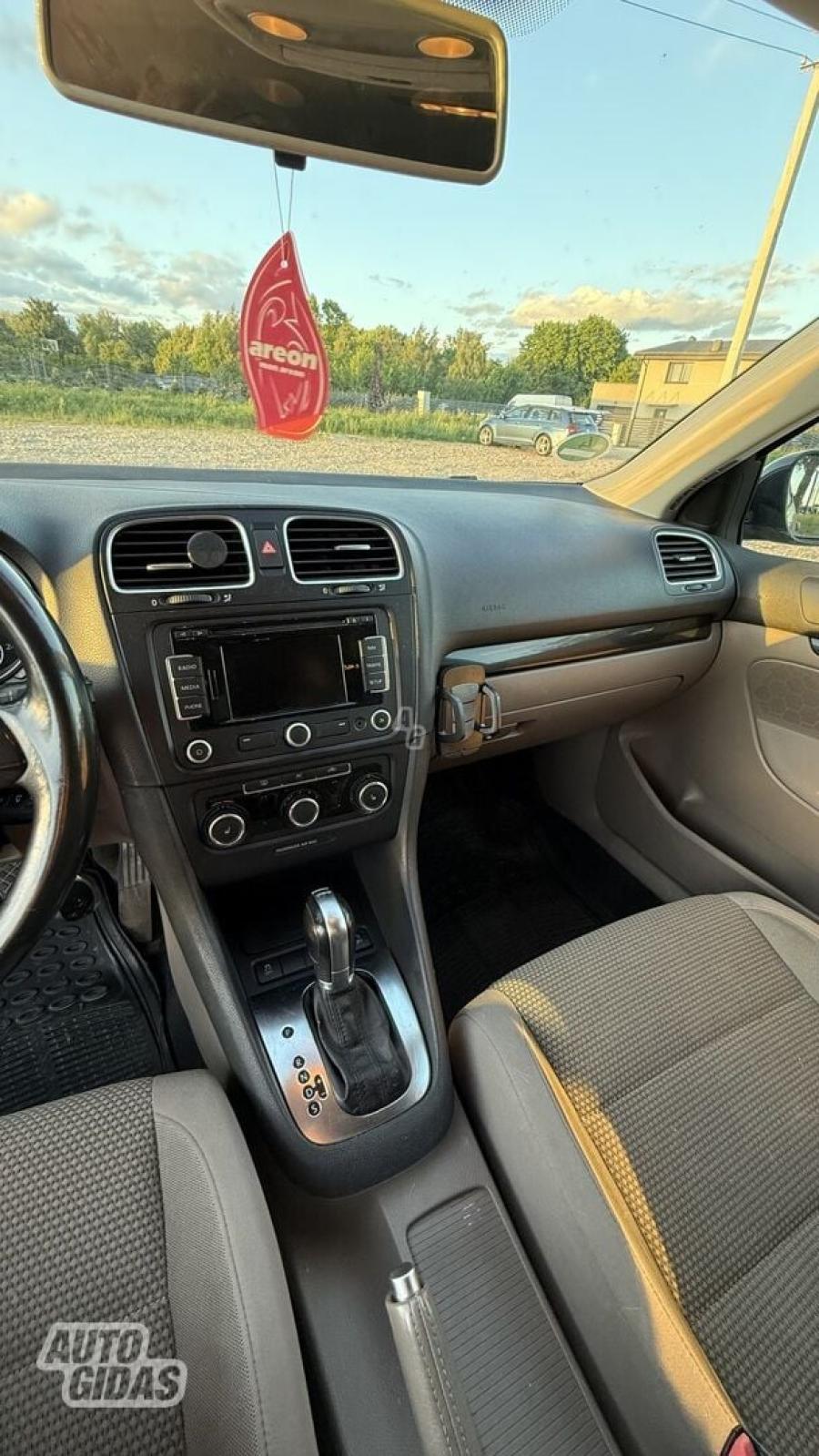Black Volkswagen Golf 2011 in Kaunas, with an engine capacity of 1.60 L and mileage of 249 thousand km for 3300 €, photo 12 on AUTOMOTO.COM.LV