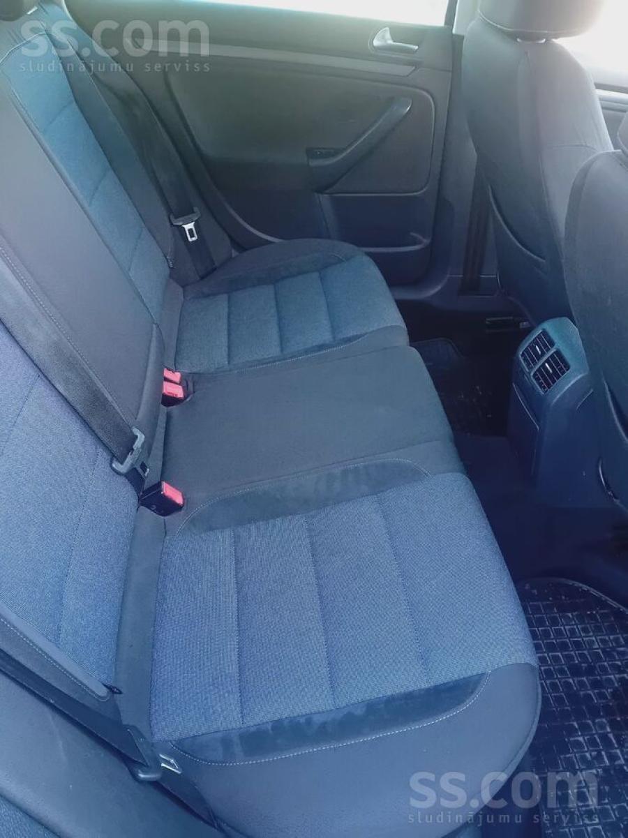Melns Volkswagen Golf 2011 Jelgava, ar dzinēja tilpumu 1.60 L un nobraukumu 214 tūkst. km par 7600 €, foto 7 vietnē AUTOMOTO.COM.LV