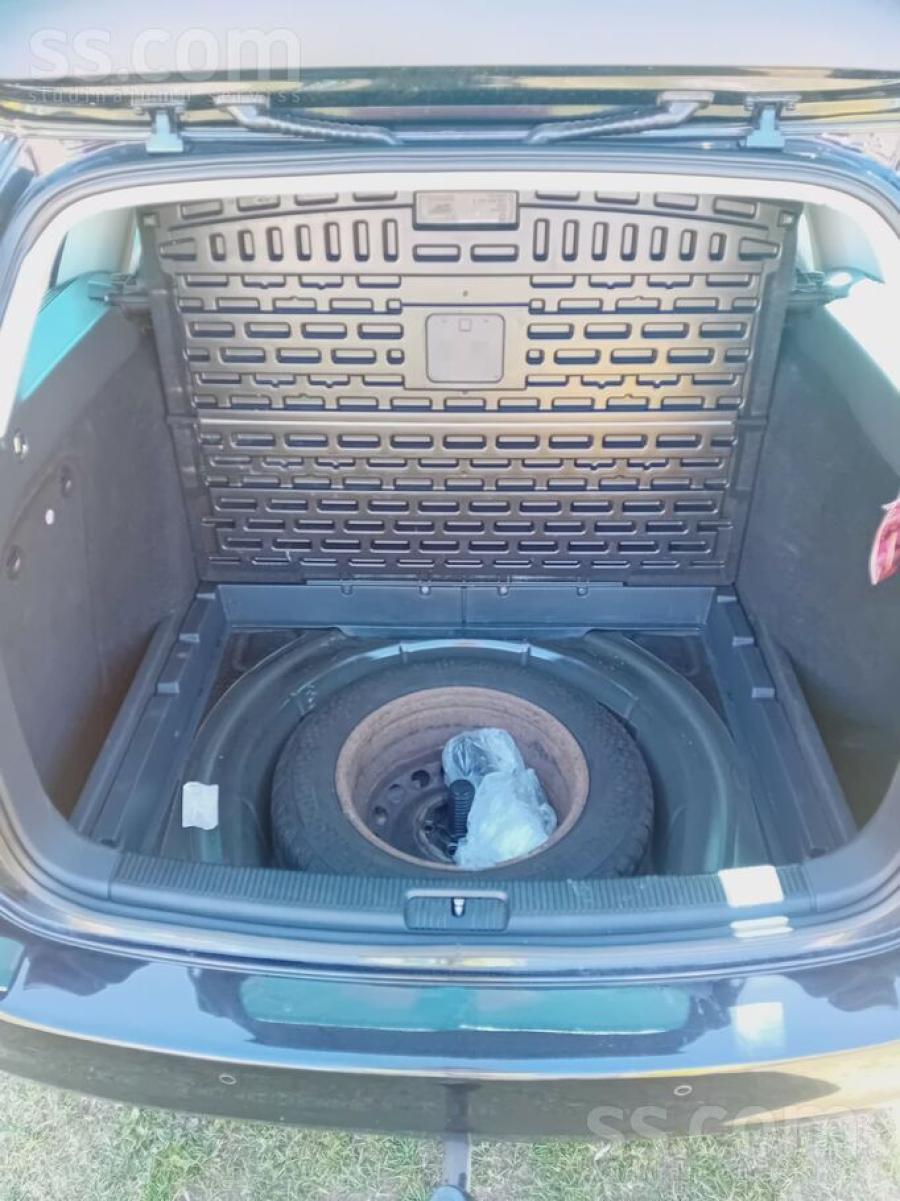Melns Volkswagen Golf 2011 Jelgava, ar dzinēja tilpumu 1.60 L un nobraukumu 214 tūkst. km par 7600 €, foto 8 vietnē AUTOMOTO.COM.LV