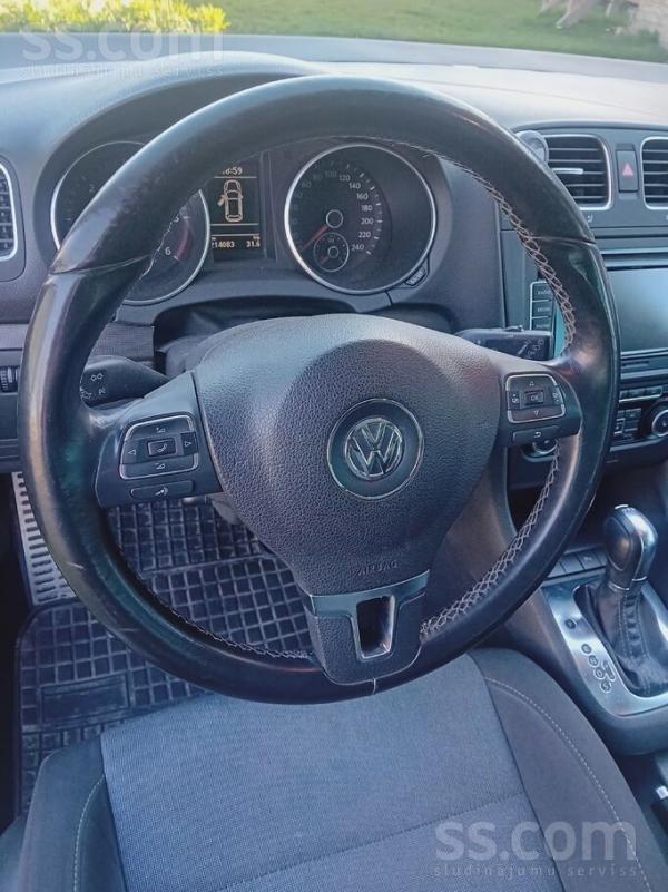 Black Volkswagen Golf 2011 in Jelgava, with an engine capacity of 1.60 L and mileage of 214 thousand km for 7600 €, photo 10 on AUTOMOTO.COM.LV