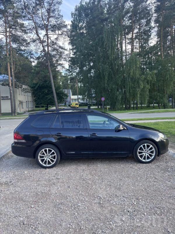 Black Volkswagen Golf 2011 in Riga, with an engine capacity of 1.60 L and mileage of 394 thousand km for 3199 €, photo 2 on AUTOMOTO.COM.LV