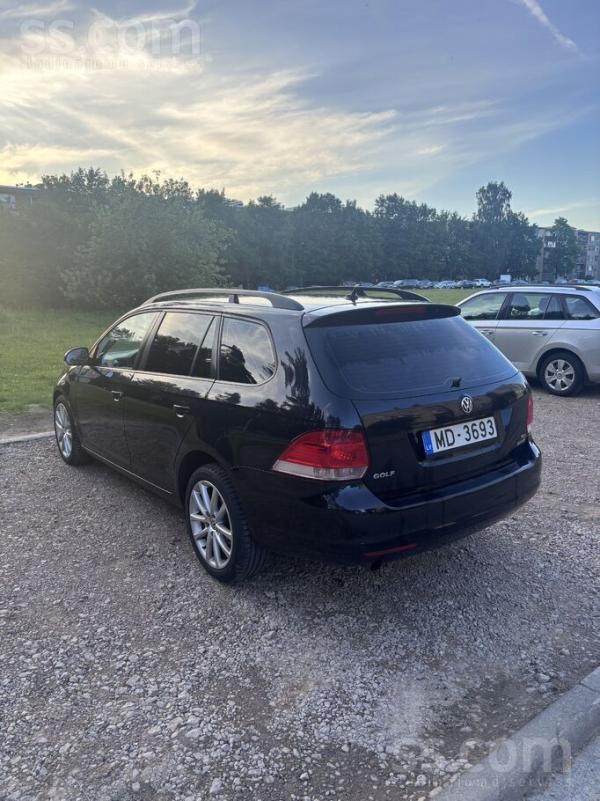 Black Volkswagen Golf 2011 in Riga, with an engine capacity of 1.60 L and mileage of 394 thousand km for 3199 €, photo 4 on AUTOMOTO.COM.LV