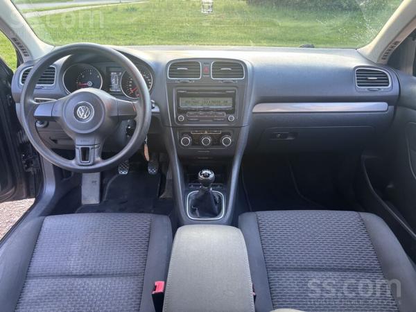 Black Volkswagen Golf 2011 in Riga, with an engine capacity of 1.60 L and mileage of 394 thousand km for 3199 €, photo 7 on AUTOMOTO.COM.LV