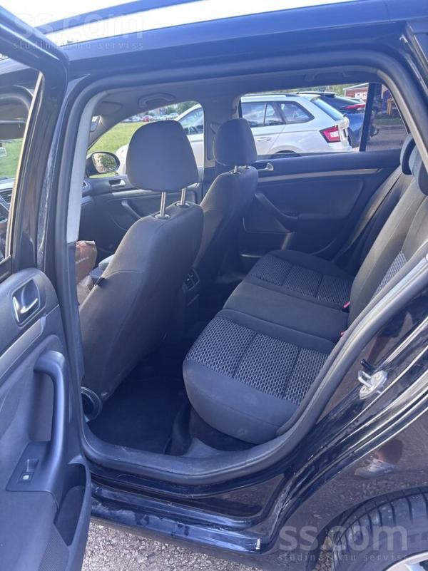 Black Volkswagen Golf 2011 in Riga, with an engine capacity of 1.60 L and mileage of 394 thousand km for 3199 €, photo 10 on AUTOMOTO.COM.LV