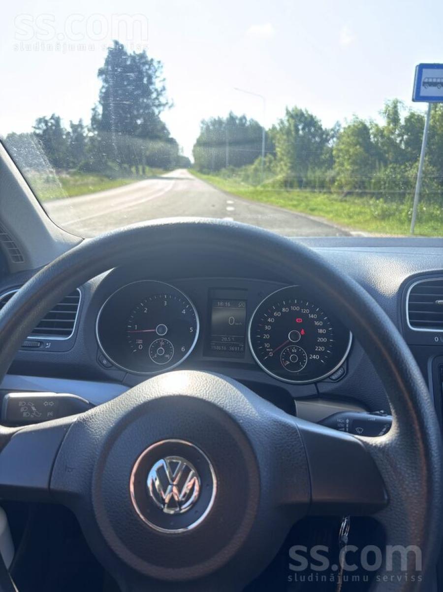 Melns Volkswagen Golf 2011 Rīga, ar dzinēja tilpumu 1.60 L un nobraukumu 394 tūkst. km par 2850 €, foto 11 vietnē AUTOMOTO.COM.LV