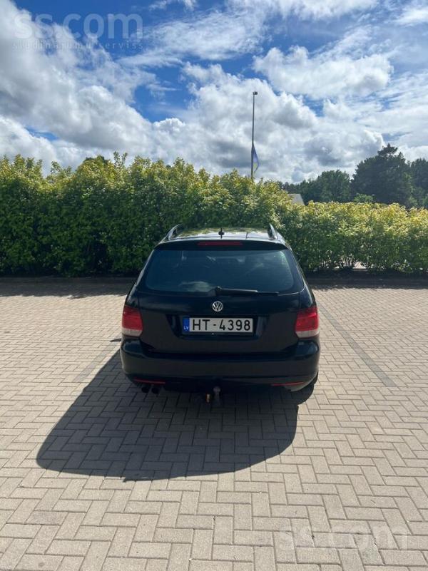 Black Volkswagen Golf 2011 in Riga, with an engine capacity of 2.00 L and mileage of 318 thousand km for 2699 €, photo 4 on AUTOMOTO.COM.LV