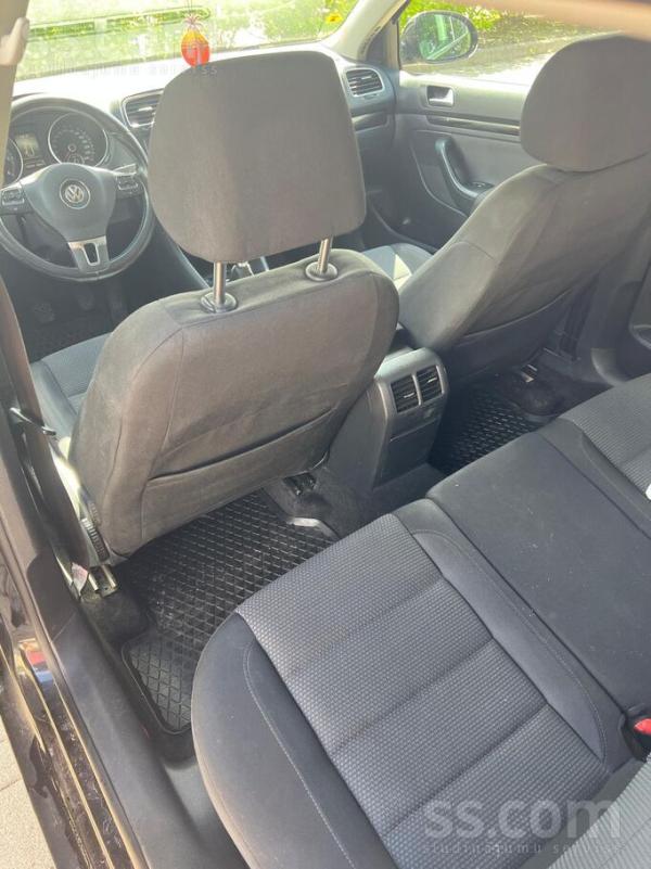 Black Volkswagen Golf 2011 in Riga, with an engine capacity of 2.00 L and mileage of 318 thousand km for 2699 €, photo 9 on AUTOMOTO.COM.LV