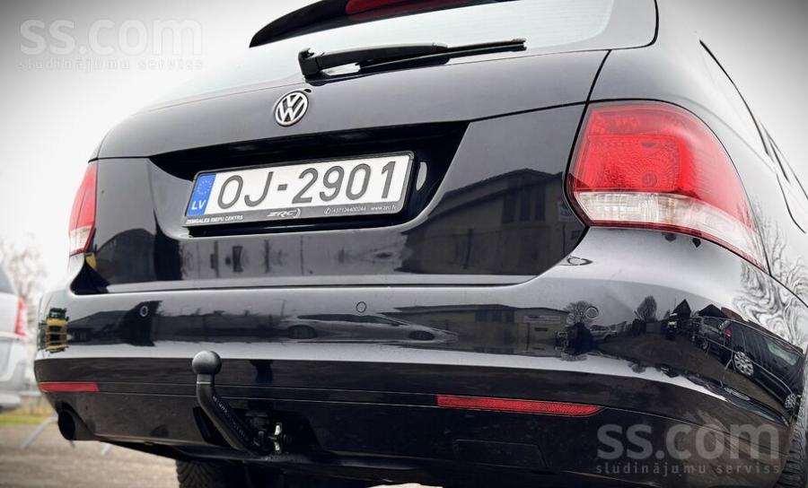 Black Volkswagen Golf 2011 in Jelgava, with an engine capacity of 1.60 L and mileage of 290 thousand km for 4299 €, photo 7 on AUTOMOTO.COM.LV