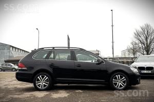 Black Volkswagen Golf 2011 in Jelgava, with an engine capacity of 1.60 L and mileage of 290 thousand km for 4299 €, photo 8 on AUTOMOTO.COM.LV