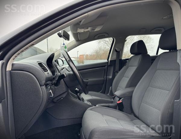 Melns Volkswagen Golf 2011 Jelgava, ar dzinēja tilpumu 1.60 L un nobraukumu 290 tūkst. km par 4299 €, foto 10 vietnē AUTOMOTO.COM.LV