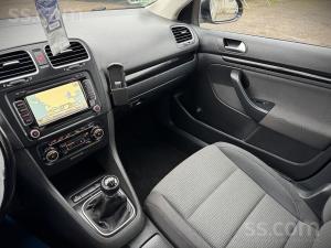 Black Volkswagen Golf 2011 in Jelgava, with an engine capacity of 1.60 L and mileage of 290 thousand km for 4299 €, photo 14 on AUTOMOTO.COM.LV