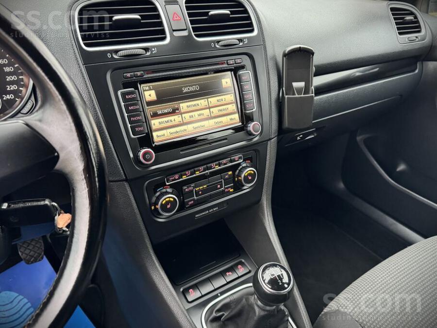 Black Volkswagen Golf 2011 in Jelgava, with an engine capacity of 1.60 L and mileage of 290 thousand km for 4299 €, photo 16 on AUTOMOTO.COM.LV