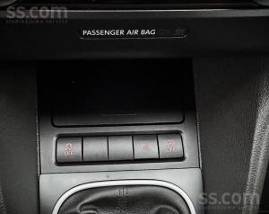 Black Volkswagen Golf 2011 in Jelgava, with an engine capacity of 1.60 L and mileage of 290 thousand km for 4299 €, photo 18 on AUTOMOTO.COM.LV