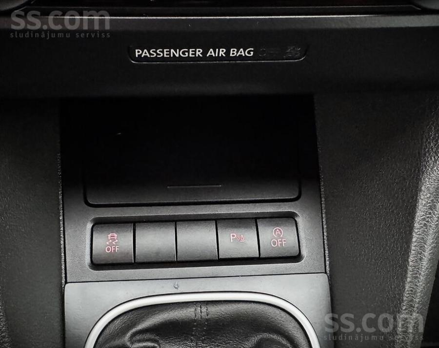 Black Volkswagen Golf 2011 in Jelgava, with an engine capacity of 1.60 L and mileage of 290 thousand km for 4299 €, photo 18 on AUTOMOTO.COM.LV