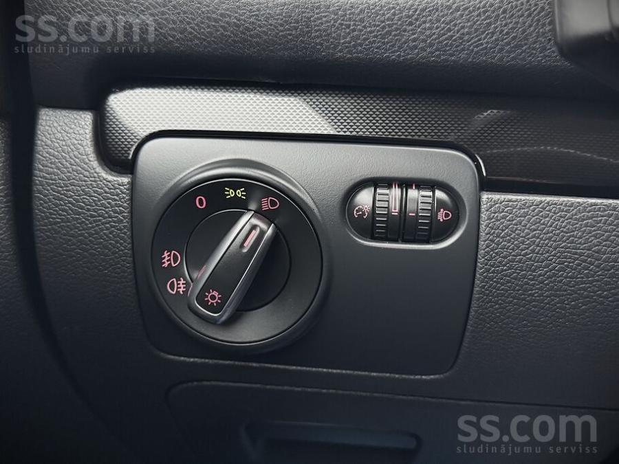 Black Volkswagen Golf 2011 in Jelgava, with an engine capacity of 1.60 L and mileage of 290 thousand km for 4299 €, photo 19 on AUTOMOTO.COM.LV