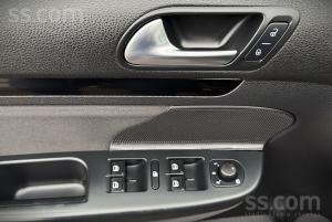 Black Volkswagen Golf 2011 in Jelgava, with an engine capacity of 1.60 L and mileage of 290 thousand km for 4299 €, photo 20 on AUTOMOTO.COM.LV