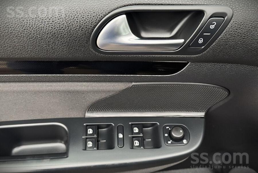 Black Volkswagen Golf 2011 in Jelgava, with an engine capacity of 1.60 L and mileage of 290 thousand km for 4299 €, photo 20 on AUTOMOTO.COM.LV