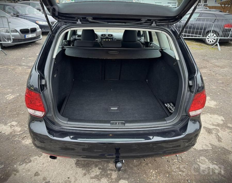 Black Volkswagen Golf 2011 in Jelgava, with an engine capacity of 1.60 L and mileage of 290 thousand km for 4299 €, photo 21 on AUTOMOTO.COM.LV