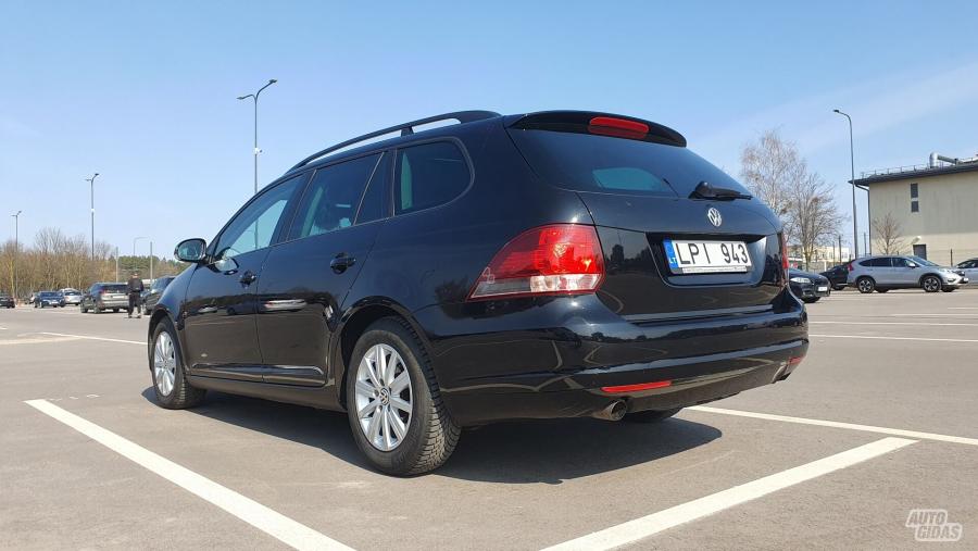 Black Volkswagen Golf 2011 in Kaunas, with an engine capacity of 1.60 L and mileage of 292 thousand km for 3000 €, photo 5 on AUTOMOTO.COM.LV
