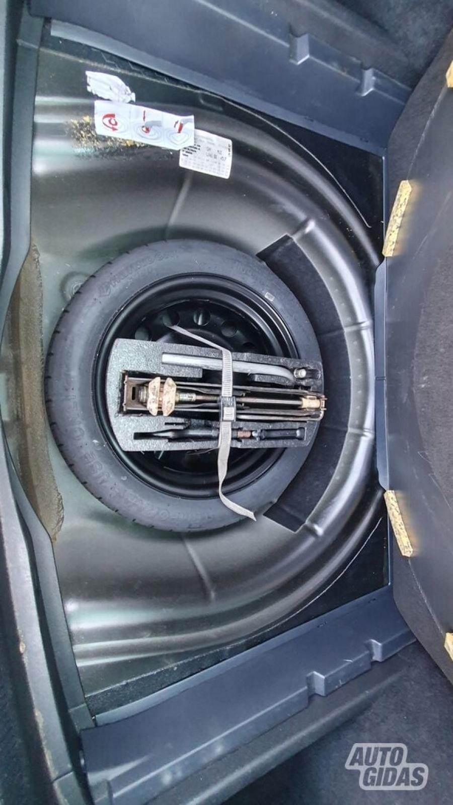 Black Volkswagen Golf 2011 in Kaunas, with an engine capacity of 1.60 L and mileage of 292 thousand km for 3000 €, photo 14 on AUTOMOTO.COM.LV