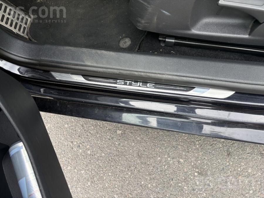 Melns Volkswagen Golf 2011 Rīga, ar dzinēja tilpumu 1.40 L un nobraukumu 265 tūkst. km par 5200 €, foto 4 vietnē AUTOMOTO.COM.LV