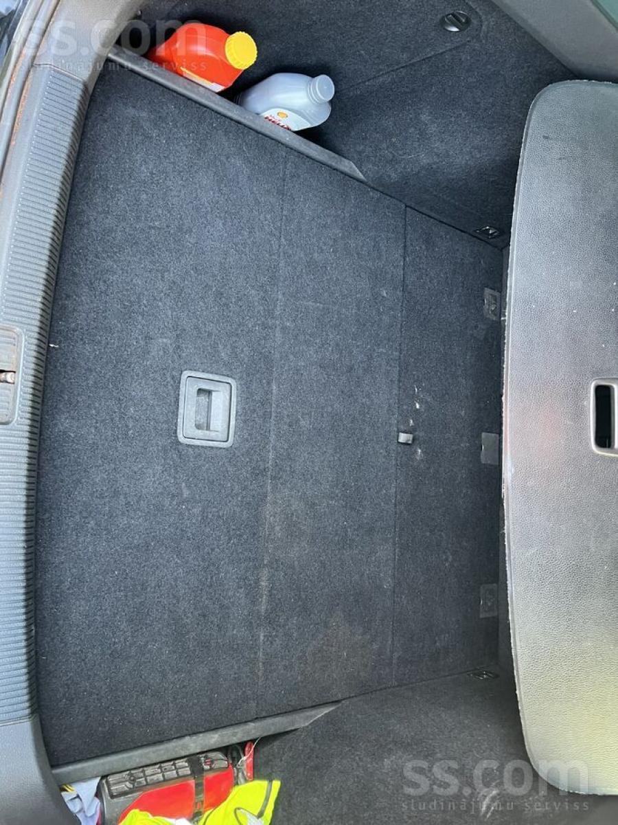 Melns Volkswagen Golf 2011 Rīga, ar dzinēja tilpumu 1.60 L un nobraukumu 326 tūkst. km par 2200 €, foto 16 vietnē AUTOMOTO.COM.LV