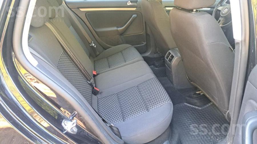 Melns Volkswagen Golf 2011 Ogre, ar dzinēja tilpumu 1.60 L un nobraukumu 299 tūkst. km par 3850 €, foto 13 vietnē AUTOMOTO.COM.LV