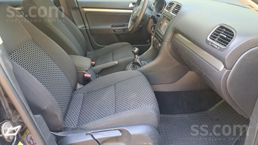 Melns Volkswagen Golf 2011 Ogre, ar dzinēja tilpumu 1.60 L un nobraukumu 299 tūkst. km par 3850 €, foto 14 vietnē AUTOMOTO.COM.LV