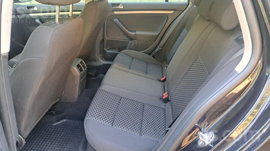 Melns Volkswagen Golf 2011 Ogre, ar dzinēja tilpumu 1.60 L un nobraukumu 299 tūkst. km par 3850 €, foto 16 vietnē AUTOMOTO.COM.LV