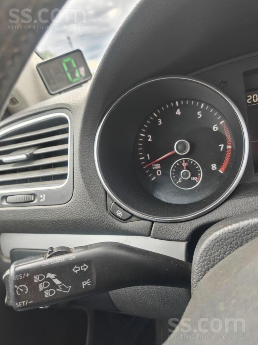 Black Volkswagen Golf 2011 in Riga, with an engine capacity of 1.20 L and mileage of 245 thousand km for 2700 €, photo 11 on AUTOMOTO.COM.LV