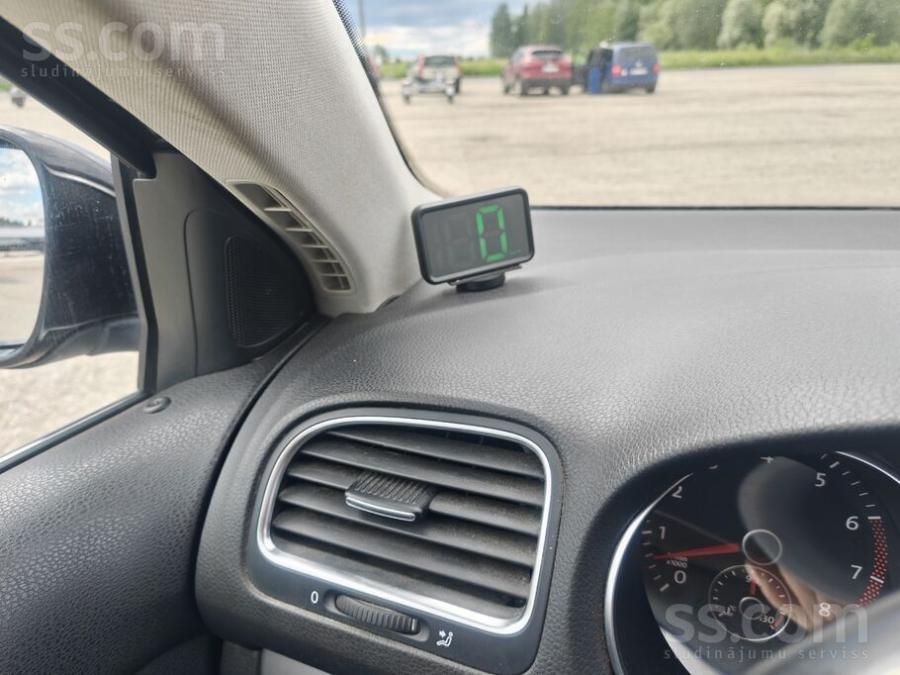 Black Volkswagen Golf 2011 in Riga, with an engine capacity of 1.20 L and mileage of 245 thousand km for 2700 €, photo 12 on AUTOMOTO.COM.LV