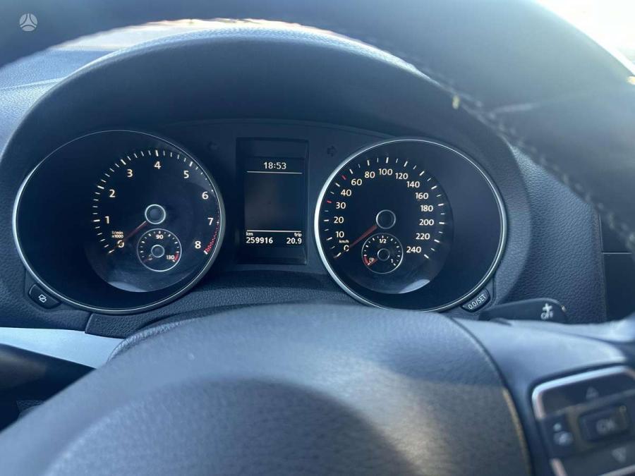 Melns Volkswagen Golf 2011 Viļņa, ar dzinēja tilpumu 1.39 L un nobraukumu 259 tūkst. km par 3199 €, foto 25 vietnē AUTOMOTO.COM.LV