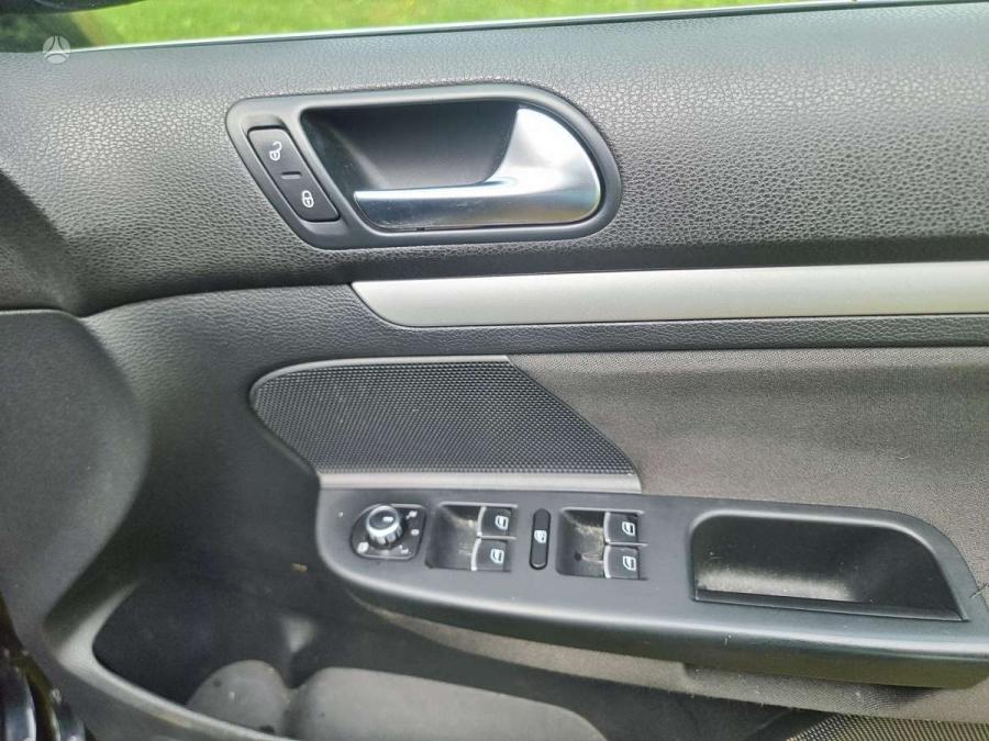 Black Volkswagen Golf 2011 in Jonava, with an engine capacity of 1.97 L and mileage of 178 thousand km for 2199 €, photo 13 on AUTOMOTO.COM.LV