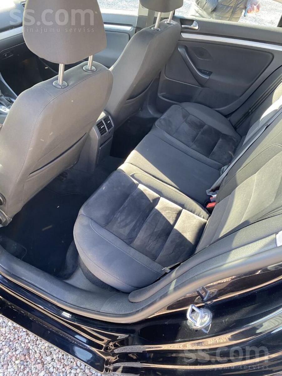 Black Volkswagen Golf 2011 in Riga, with an engine capacity of 1.60 L and mileage of 276 thousand km for 3800 €, photo 9 on AUTOMOTO.COM.LV
