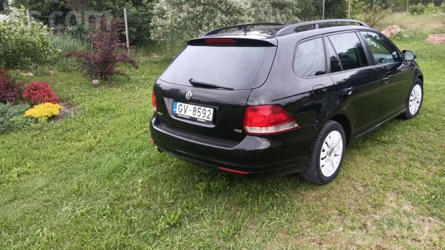 Black Volkswagen Golf 2011 in Riga, with an engine capacity of 1.60 L and mileage of 235 thousand km for 3900 €, photo 3 on AUTOMOTO.COM.LV