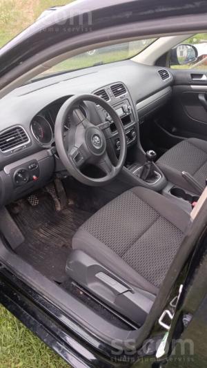 Black Volkswagen Golf 2011 in Riga, with an engine capacity of 1.60 L and mileage of 235 thousand km for 3900 €, photo 5 on AUTOMOTO.COM.LV