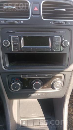 Black Volkswagen Golf 2011 in Riga, with an engine capacity of 1.60 L and mileage of 235 thousand km for 3900 €, photo 6 on AUTOMOTO.COM.LV