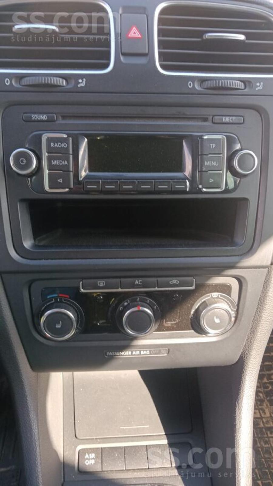 Black Volkswagen Golf 2011 in Riga, with an engine capacity of 1.60 L and mileage of 235 thousand km for 3900 €, photo 6 on AUTOMOTO.COM.LV