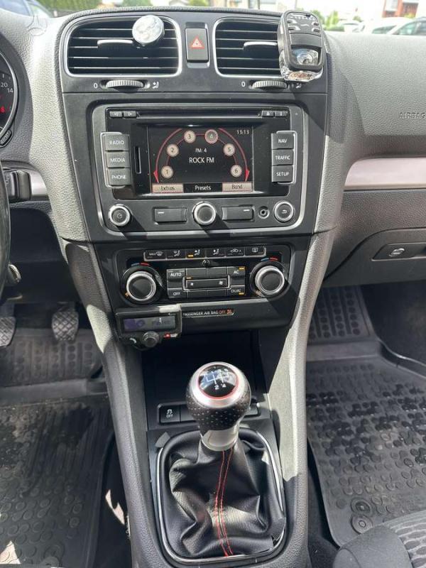 Melns Volkswagen Golf 2011 Viļņa, ar dzinēja tilpumu 1.60 L un nobraukumu 358 tūkst. km par 2100 €, foto 8 vietnē AUTOMOTO.COM.LV