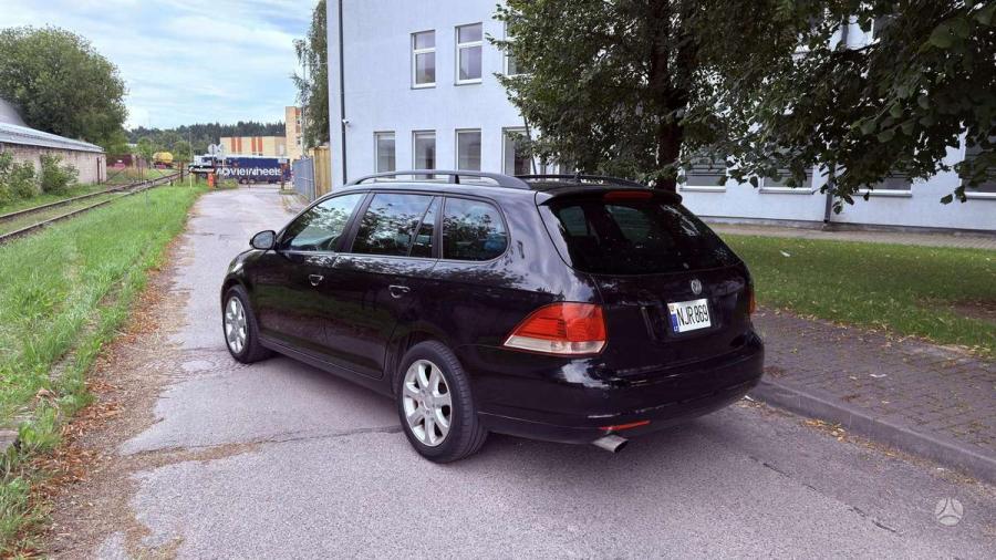 Black Volkswagen Golf 2011 in Vilnius, with an engine capacity of 1.60 L and mileage of 288 thousand km for 3850 €, photo 10 on AUTOMOTO.COM.LV